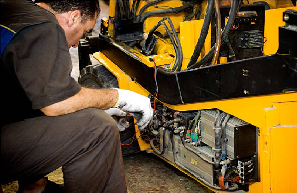 Crown Repair Of Heavy Lifting Machines Repairing (Forklift Repair)